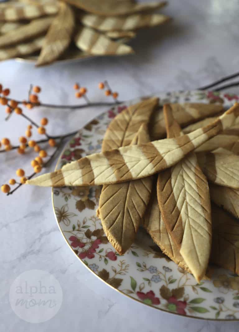 Feather-Shaped Sugar Cookies for Thanksgiving | Alpha Mom
